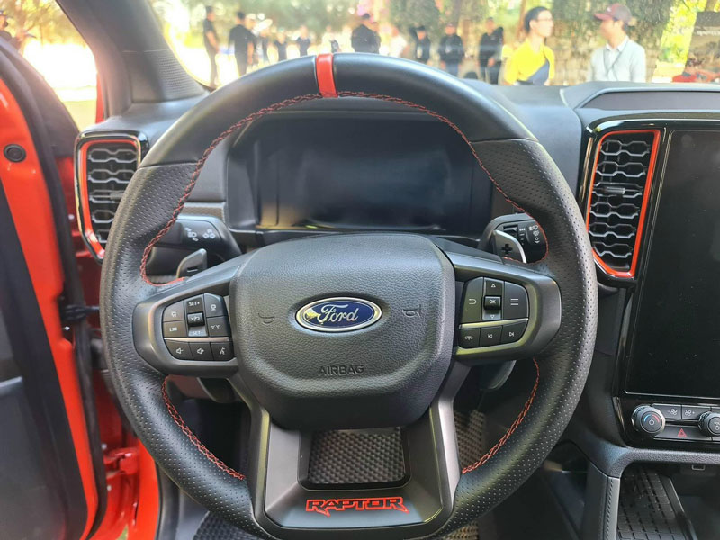 So sánh điểm khác biệt giữa xe Ford Ranger Raptor 2023 và mẫu xe thế hệ cũ