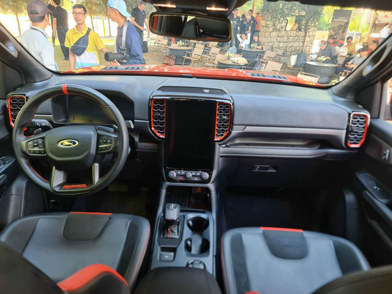 So sánh điểm khác biệt giữa xe Ford Ranger Raptor 2023 và mẫu xe thế hệ cũ