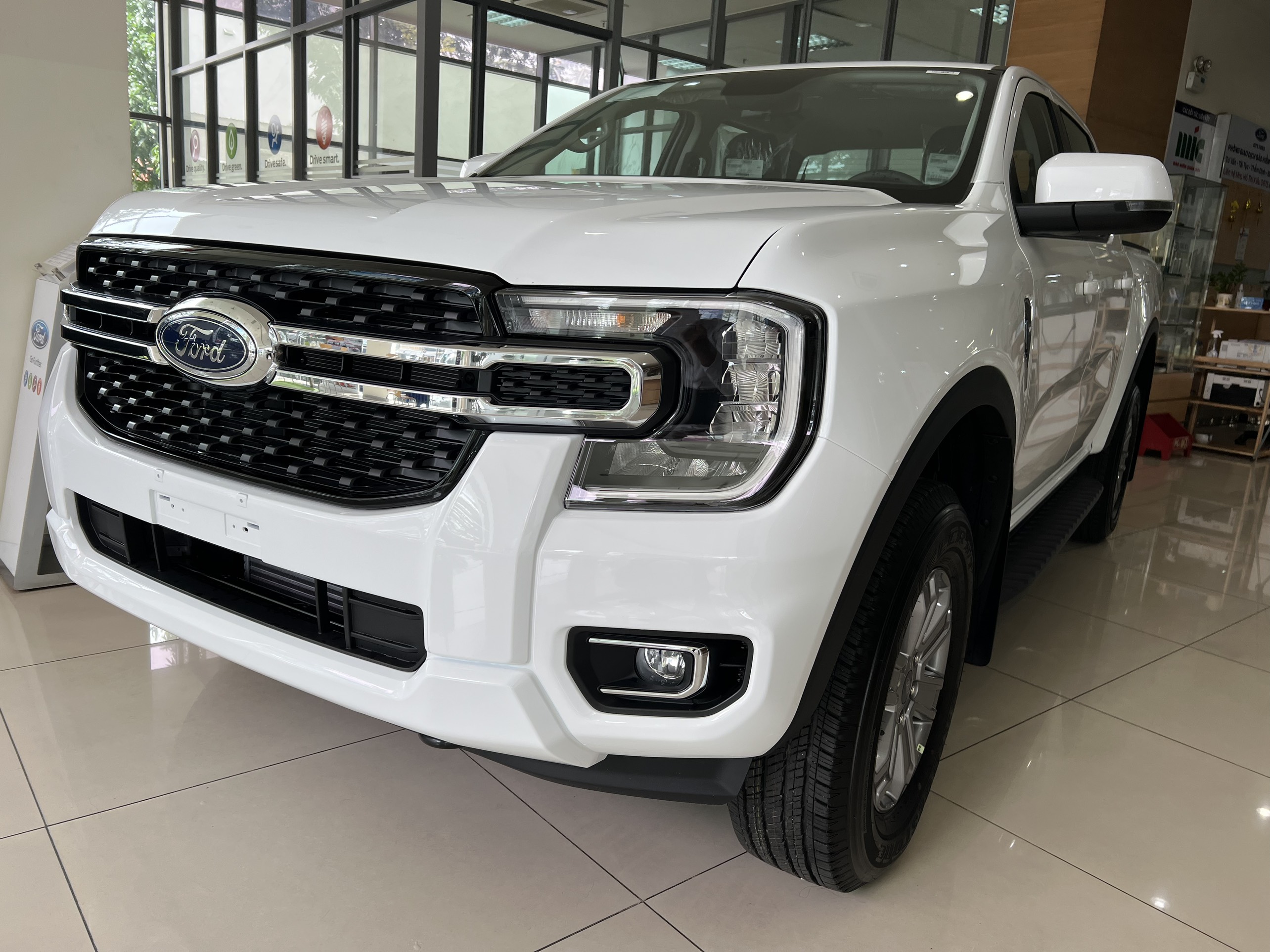 So sánh Ford Ranger XLS và XLT 2023: Khám phá những điểm khác nhau giữa ...
